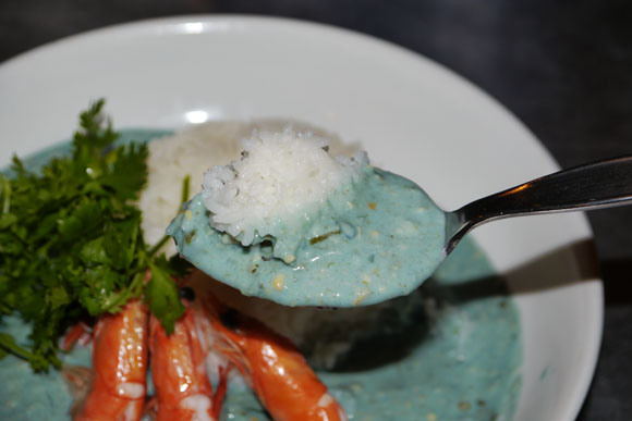 Are blue foods as cool as the color implies? We try blue curry, ramen ...