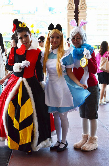 The awesome outfits of cosplayers at Tokyo Disneyland | SoraNews24 ...