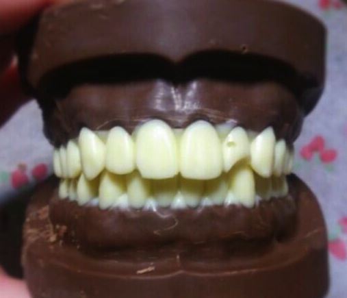 Japanese dentistry student makes chocolate teeth for Valentine’s Day ...