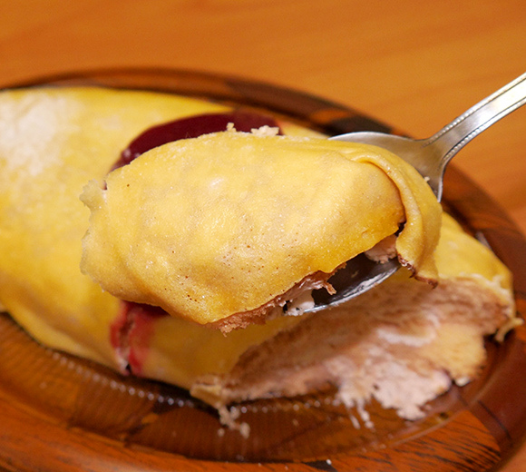 This rice omelet, grilled eel, oden, and fried pork are actually cakes ...