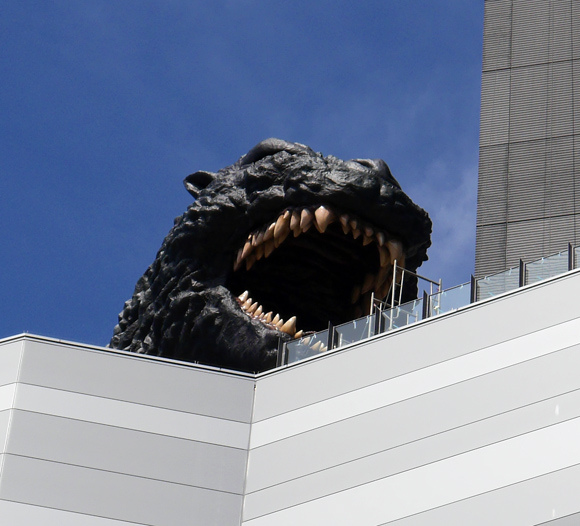 Godzilla appears in the Tokyo skyline atop new Shinjuku skyscraper ...