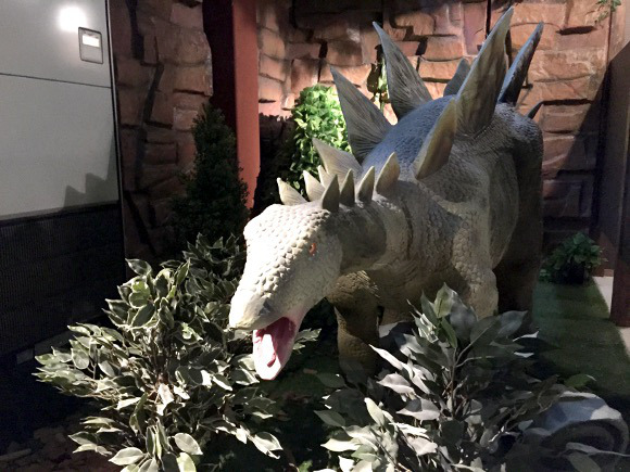 New Dino-themed restaurant is already super popular, has rideable ...