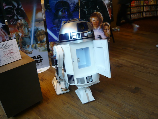 Catch the Star Wars Chill: We check out the amazing R2-D2™ Moving ...