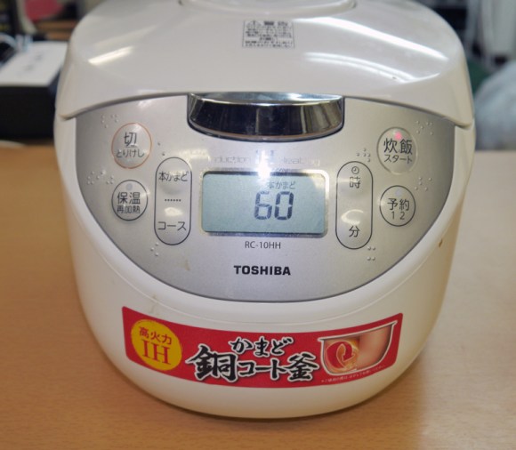 How to make amazing sweet apple pancakes using a rice cooker ...